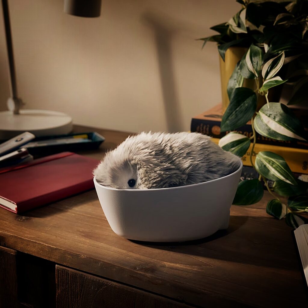 Casio Moflin – Flauschiger KI Kuschelroboter bald auch in Europa?