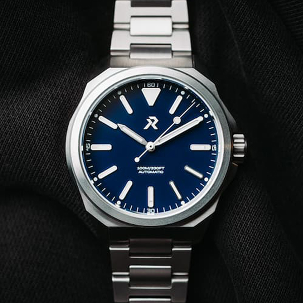 RZE Resolute Stratos - Titan Field Watch mit Emaille Zifferblatt